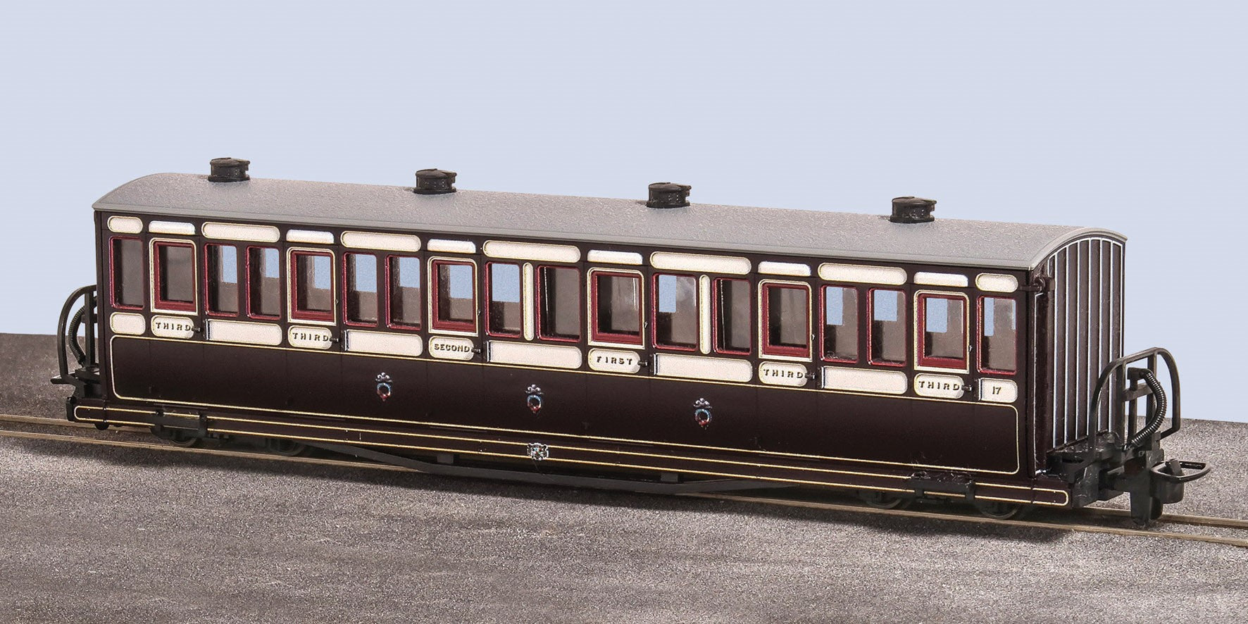 Peco FR Short Bowsider Coach 17 - Victorian Livery - GR-600A – Bure ...